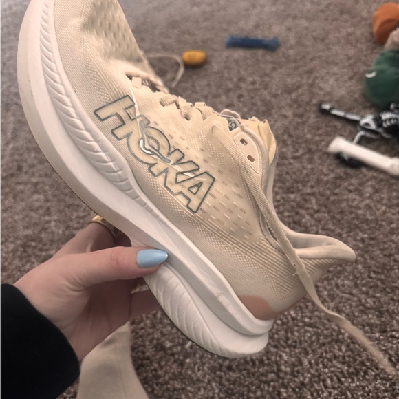 Hoka | Shoes | Hoka Mach 6 Cream Athletic Shoes With Modern Design ...